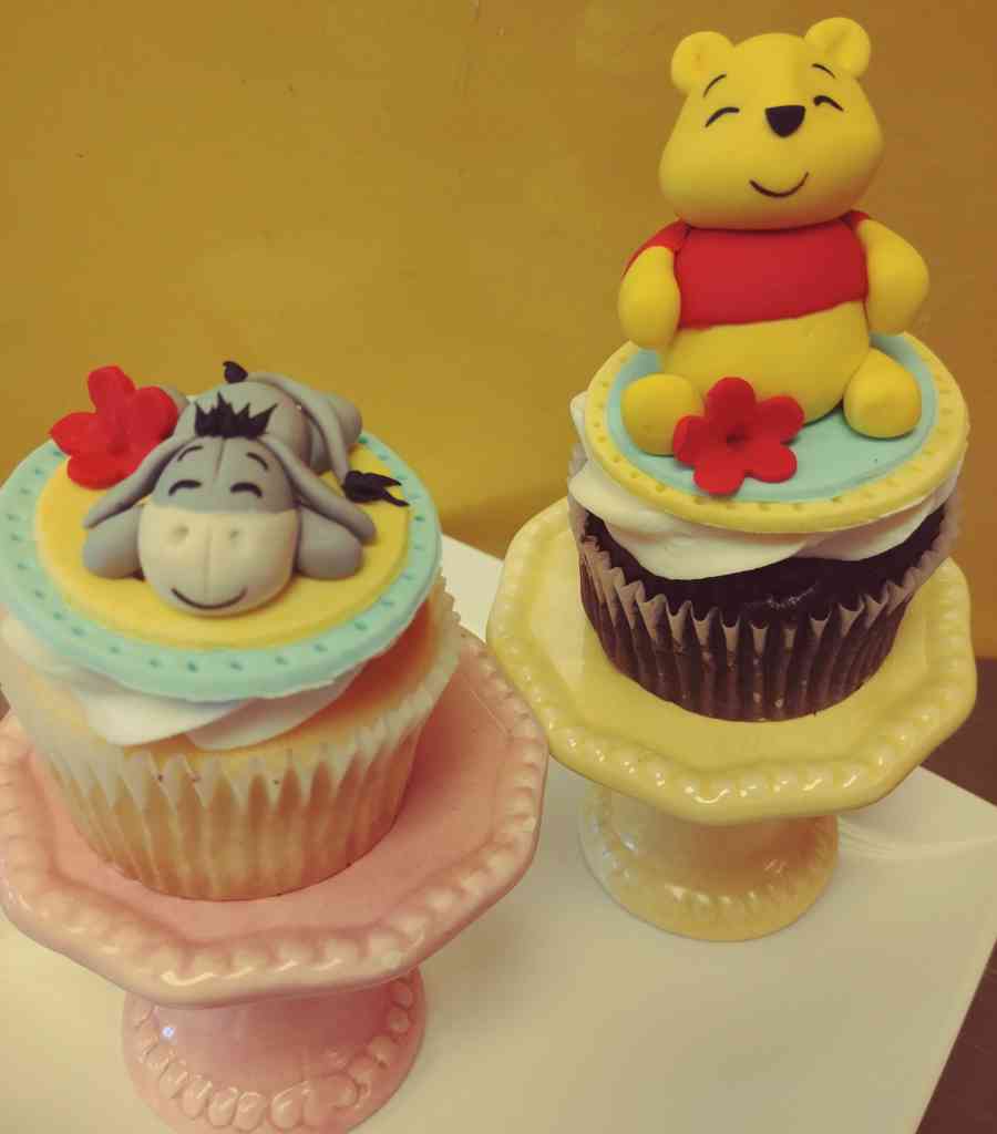 Pooh and Eeyore cupcakes - le' Bakery Sensual